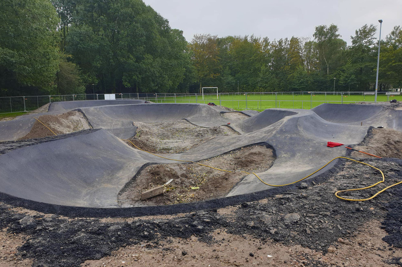 Pumptrack is opgeleverd - Vrienden Park de Meet